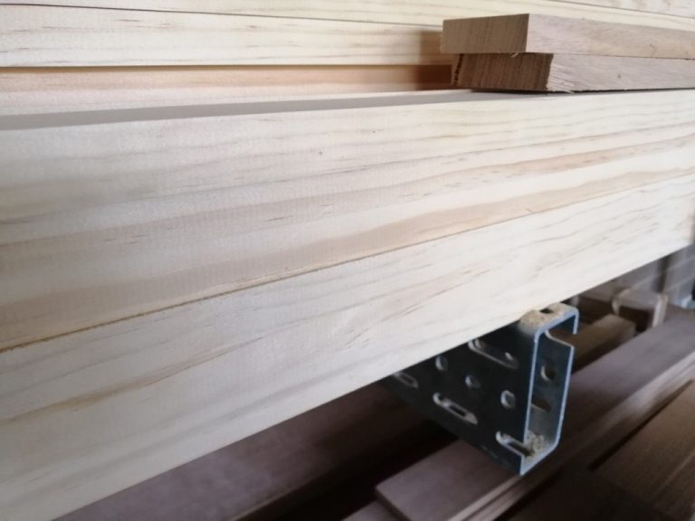 How to Tell Grain Direction - 3 Quick Ways - Teaching Woodwork.com